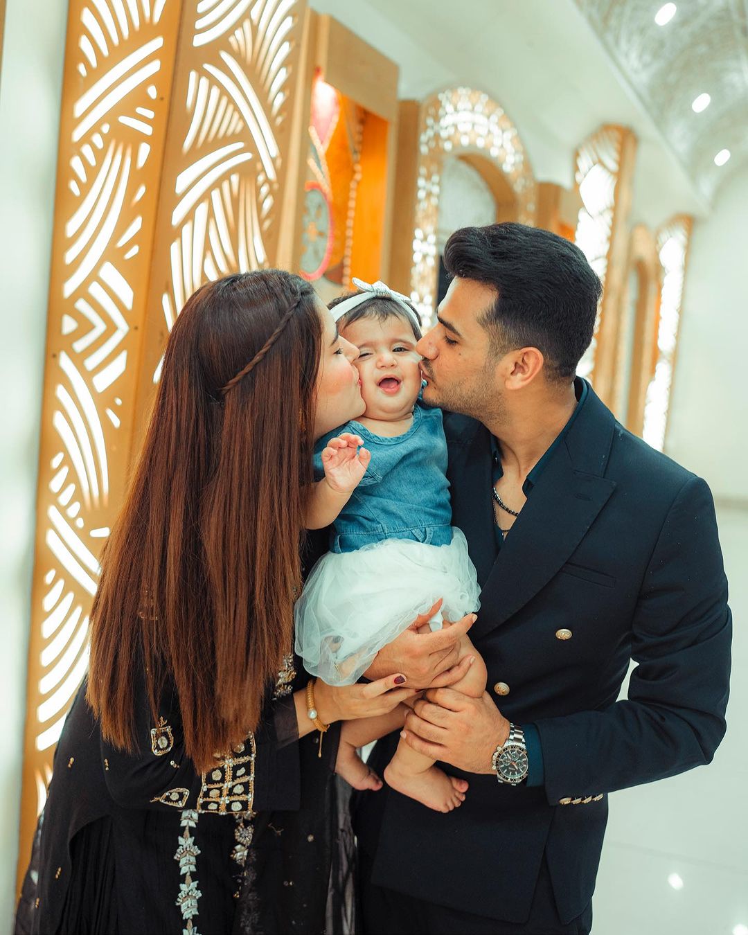 Kanwal & Zulqarnain New Photoshoot With Daughter Aizal | Reviewit.pk