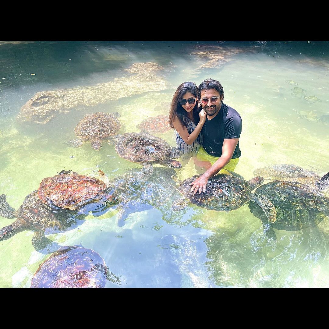 Mariyam Nafees Pictures With Husband from Tanzania | Reviewit.pk