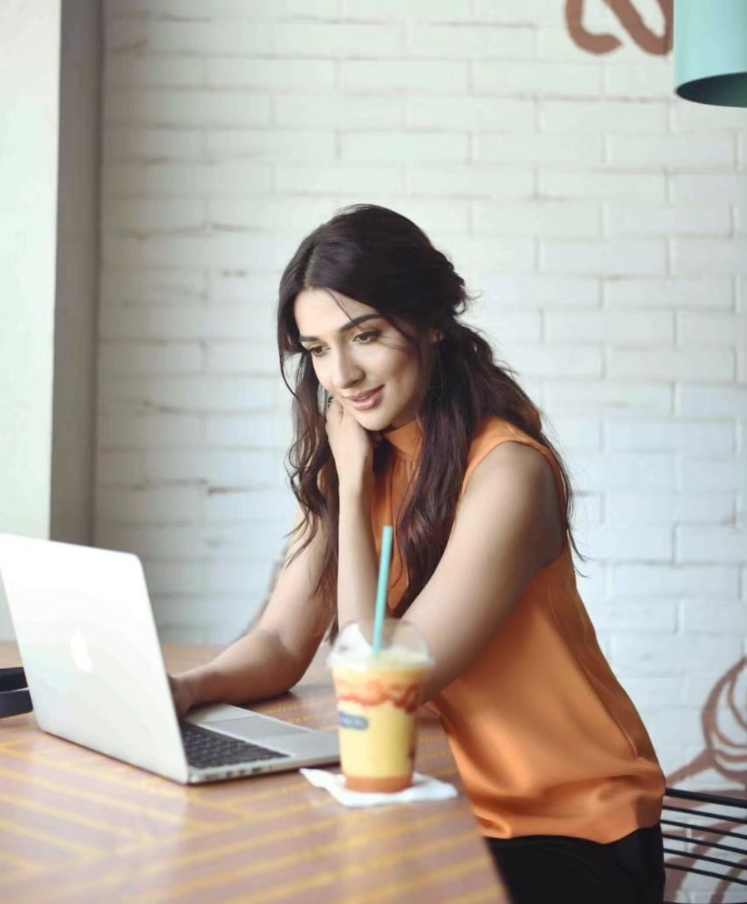 Actress Rabab Hashim Shares Her Daughter's New Clicks | Reviewit.pk