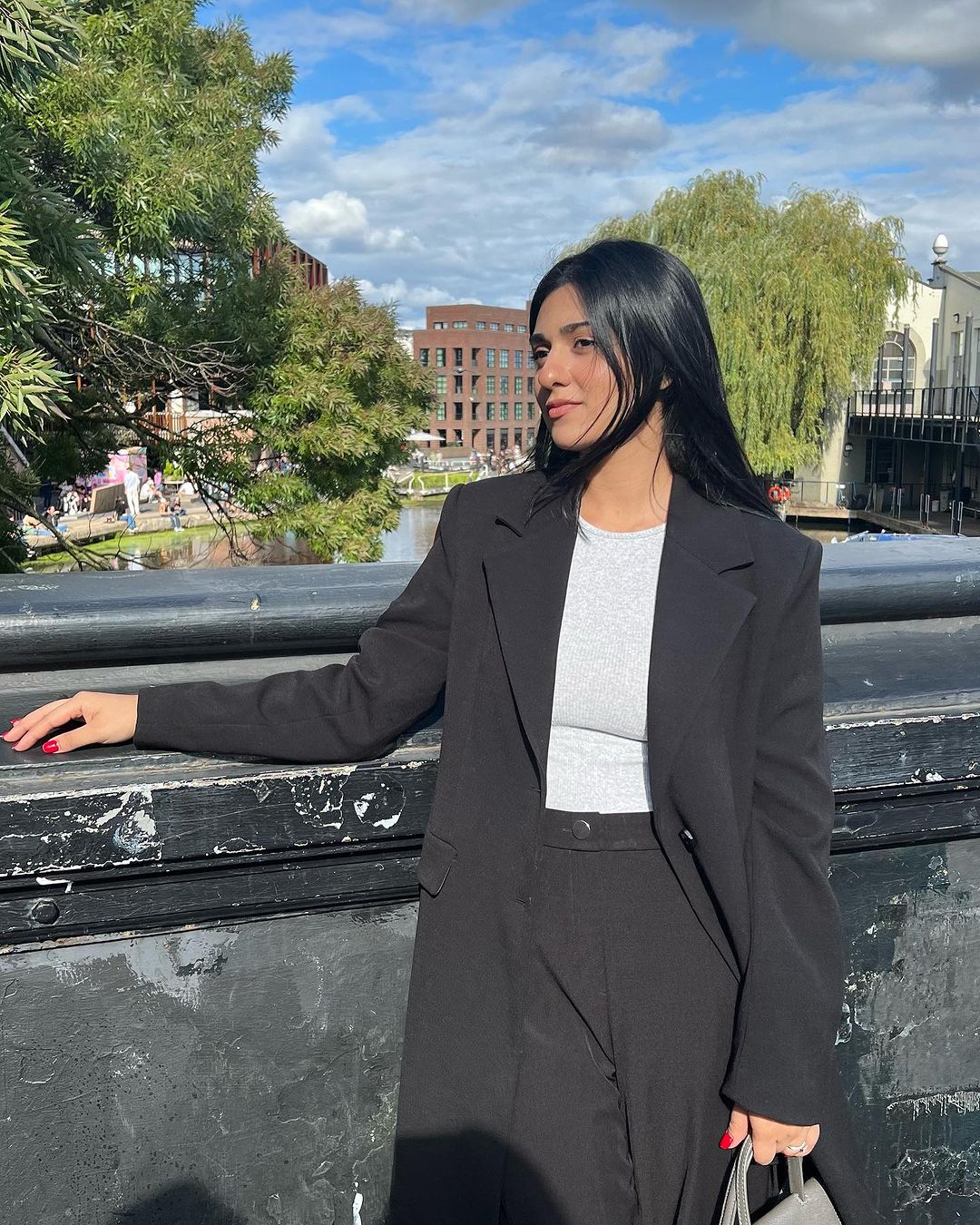 Superb New Pictures Of Sarah & Falak From Europe | Reviewit.pk