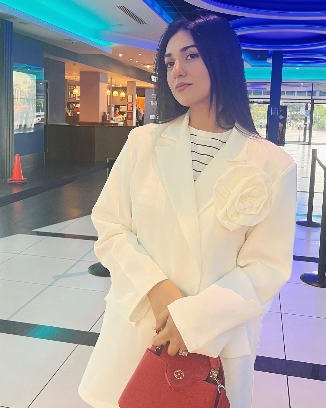 Superb New Pictures Of Sarah & Falak From Europe | Reviewit.pk