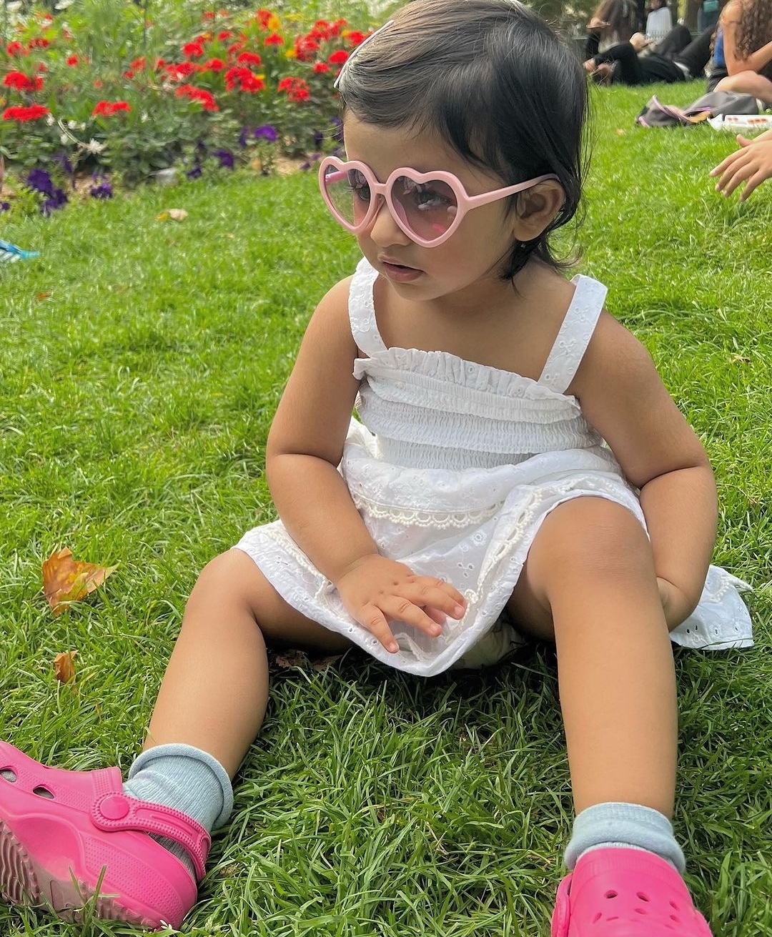 Sarah Khan & Falak's Enchanting Pictures From Amsterdam | Reviewit.pk