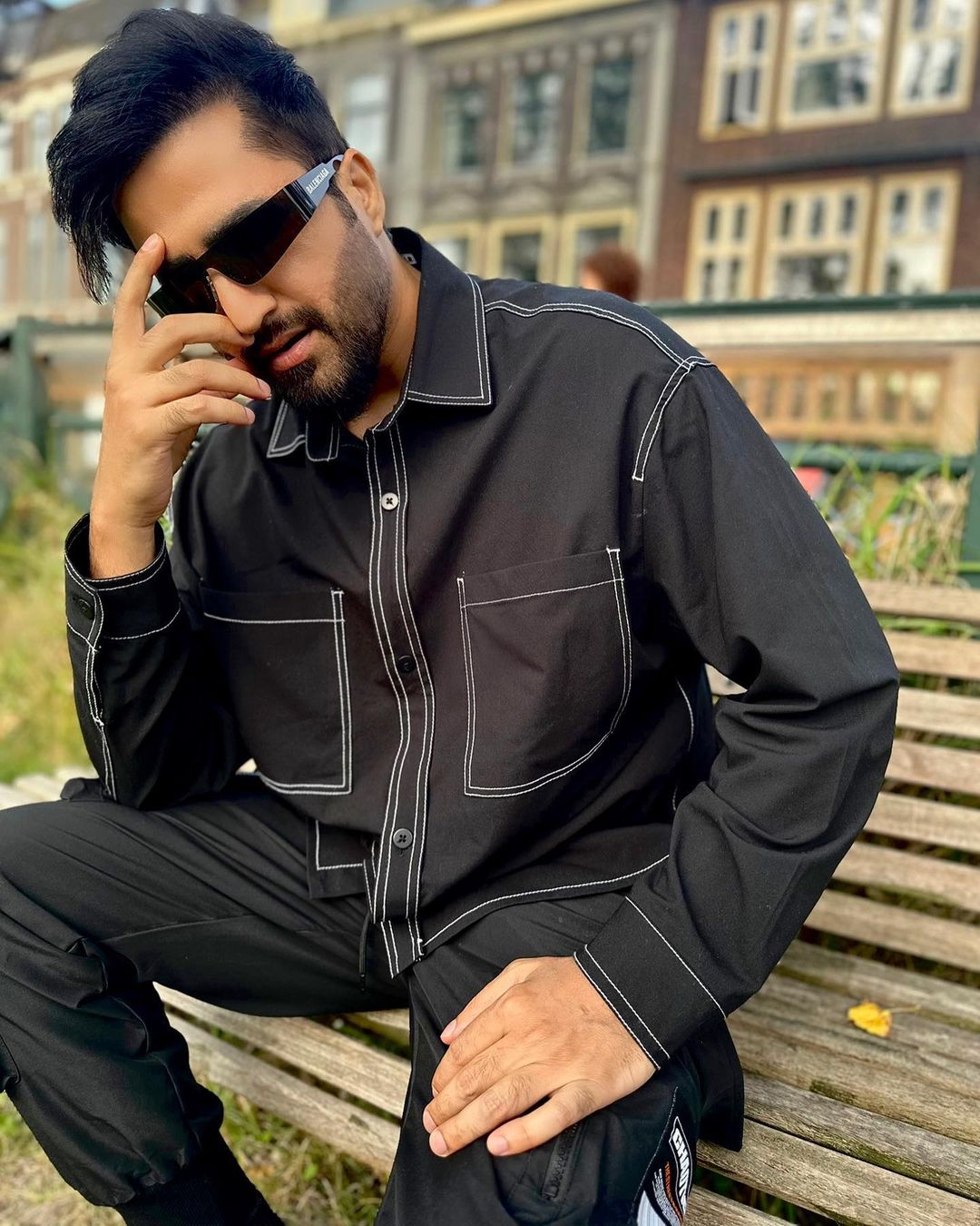 Sarah Khan & Falak's Enchanting Pictures From Amsterdam | Reviewit.pk