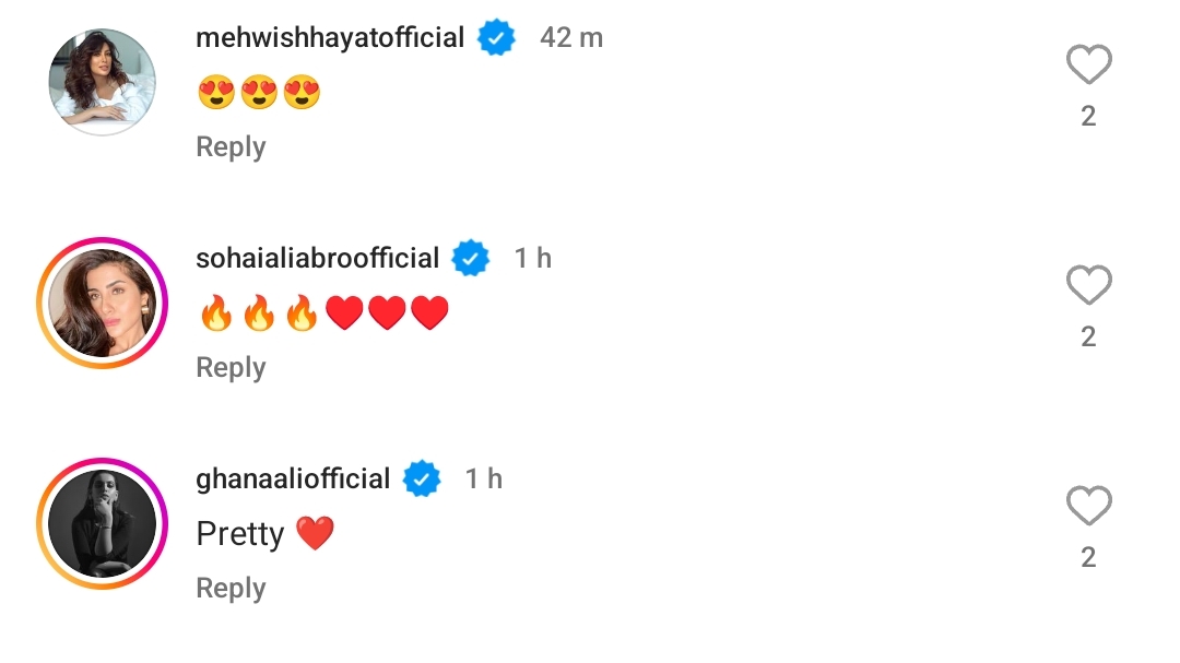 Fans Stunned To See Saba Hamid's Youthful Transformation | Reviewit.pk