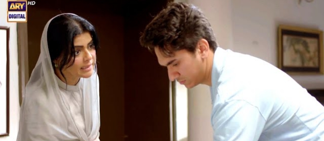 Samar Jafri's Old Commercial With On Screen Mother Goes Viral | Reviewit.pk