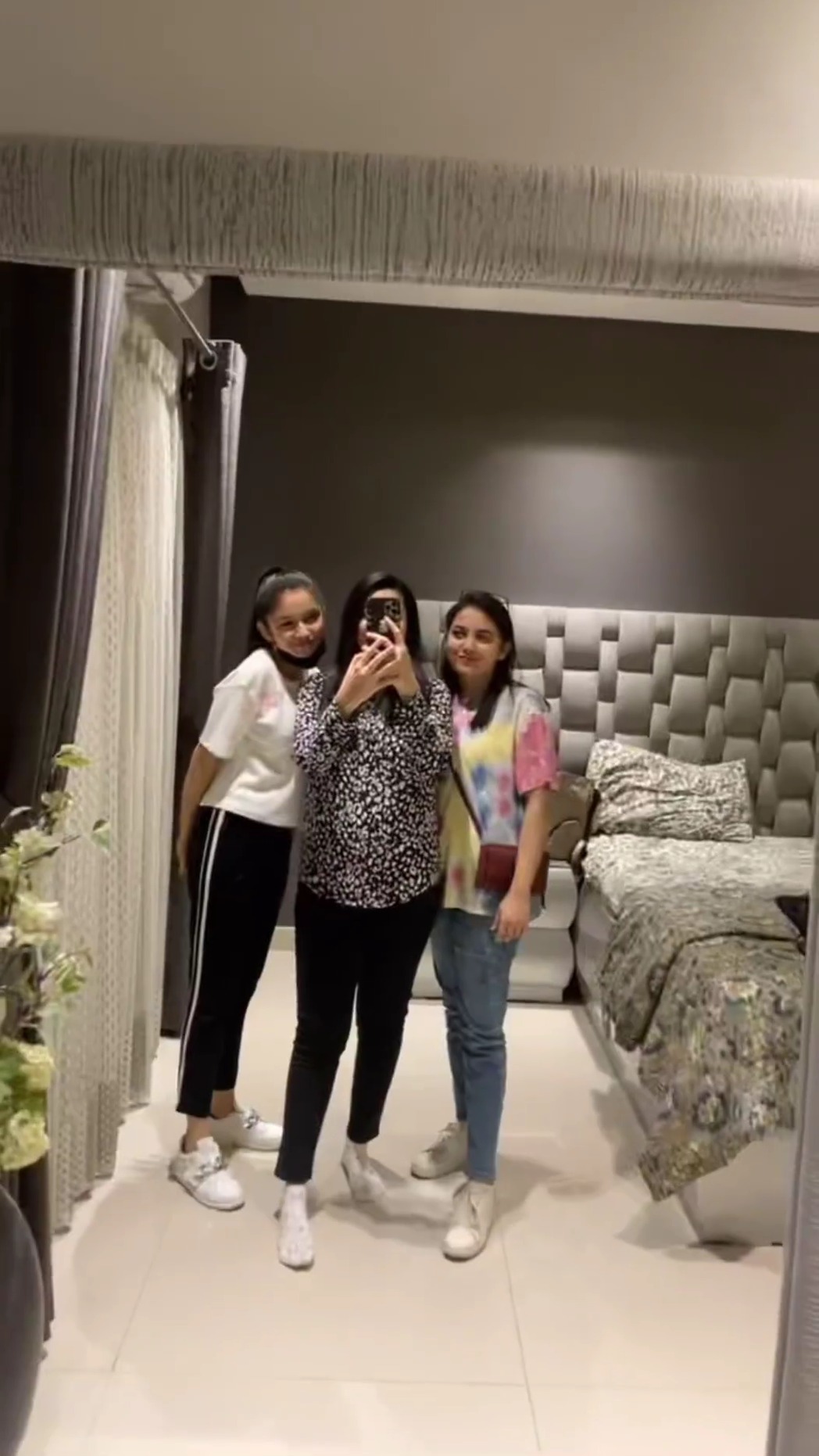 Aina Asif From Mayi Ri Turns 15 Years Old | Reviewit.pk