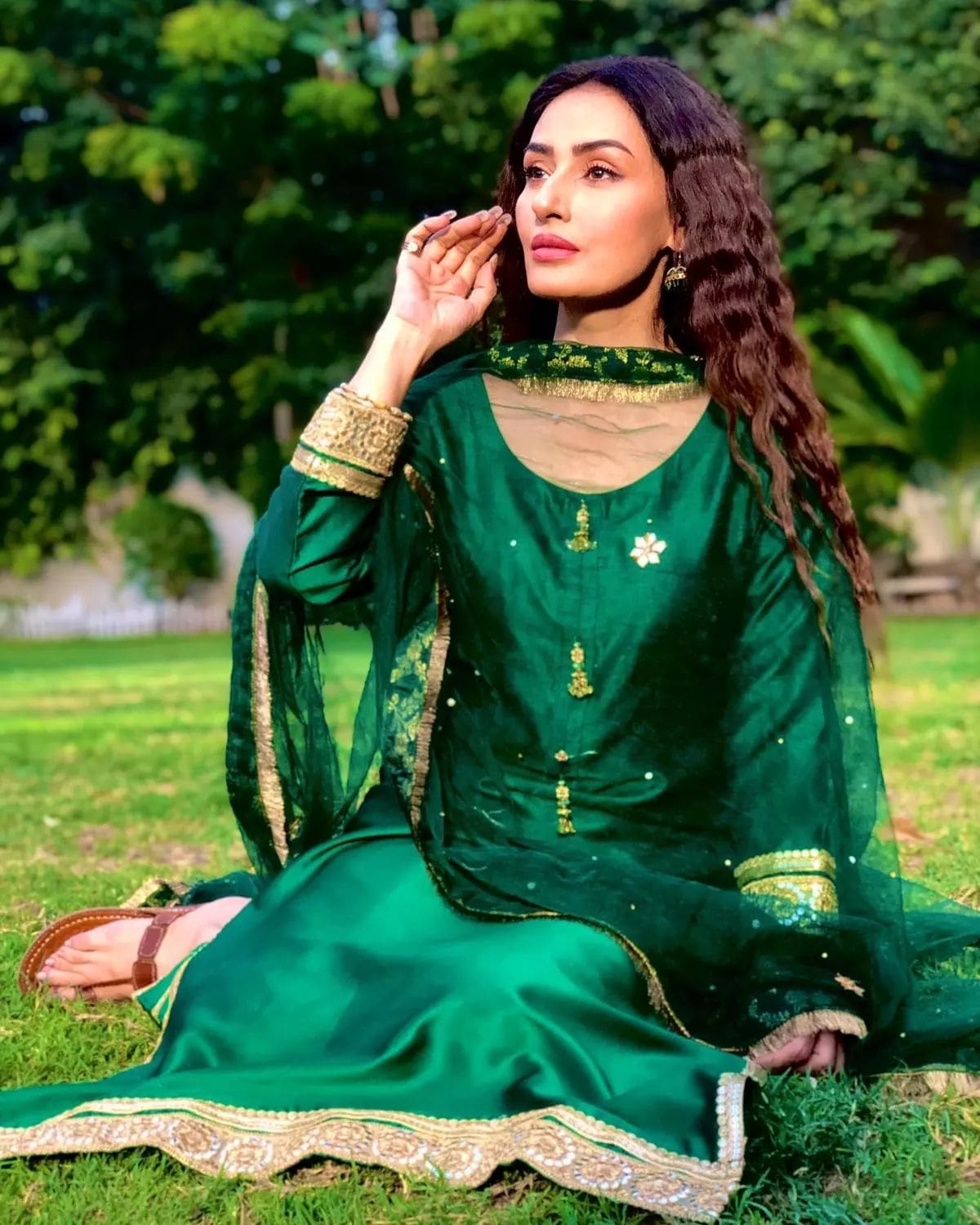 Actress Erum Akhtar's Mother Passes Away | Reviewit.pk