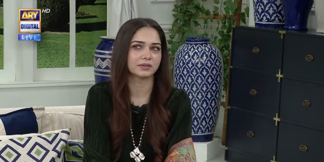 Fahima Awan’s Heartfelt Act After Mother’s Demise | Reviewit.pk