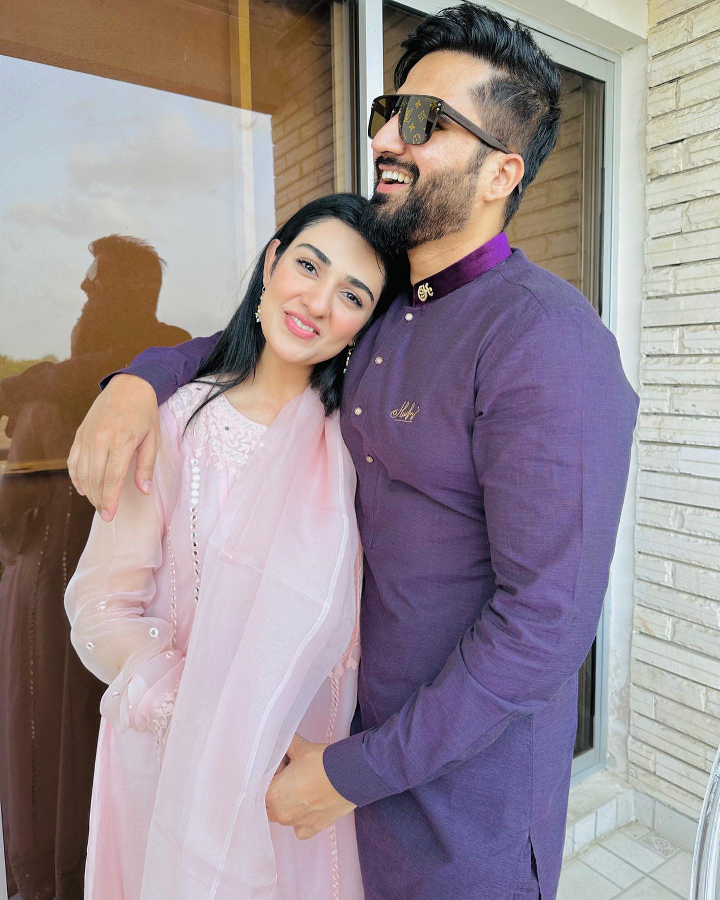 Fans Fed Up By Sarah-Falak's Show Off | Reviewit.pk