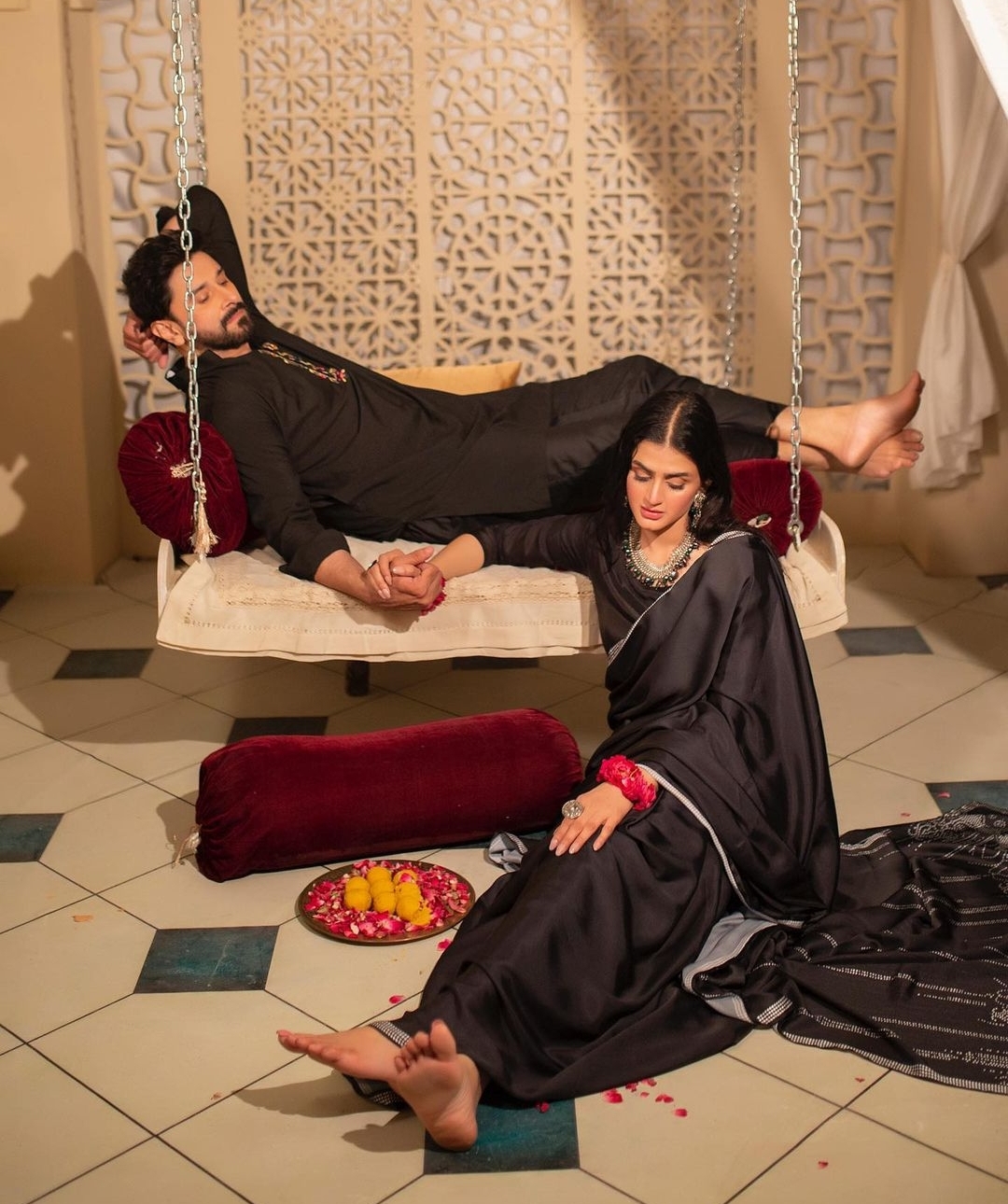 Hira Mani Compares Husband With 6 Bollywood Heroes | Reviewit.pk