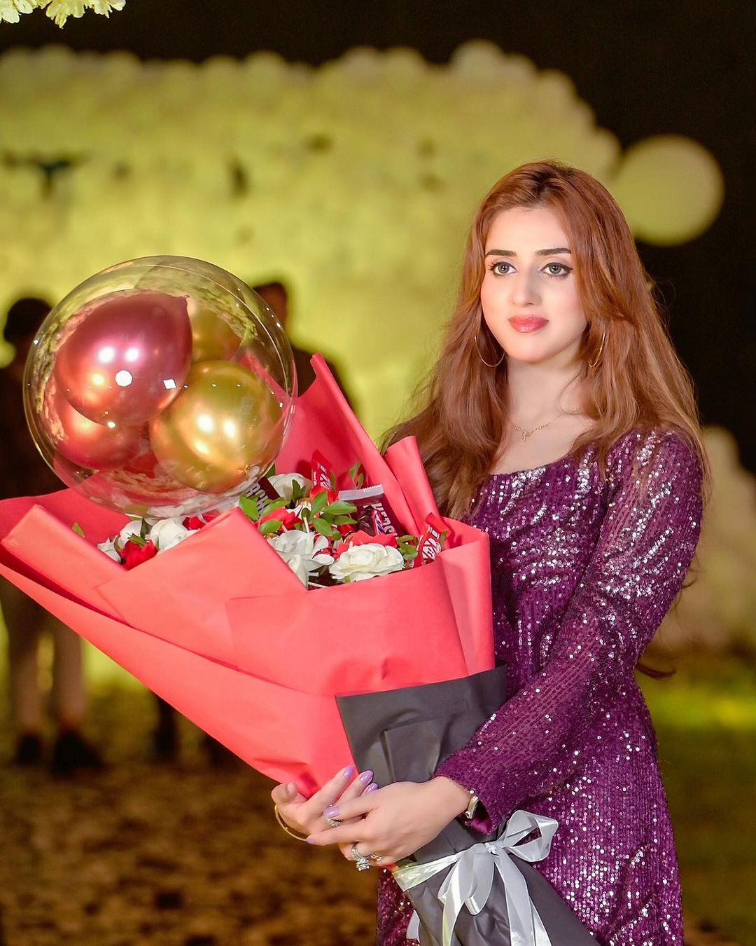 Jannat Mirza Throws Glamorous Birthday Bash Yet Again | Reviewit.pk