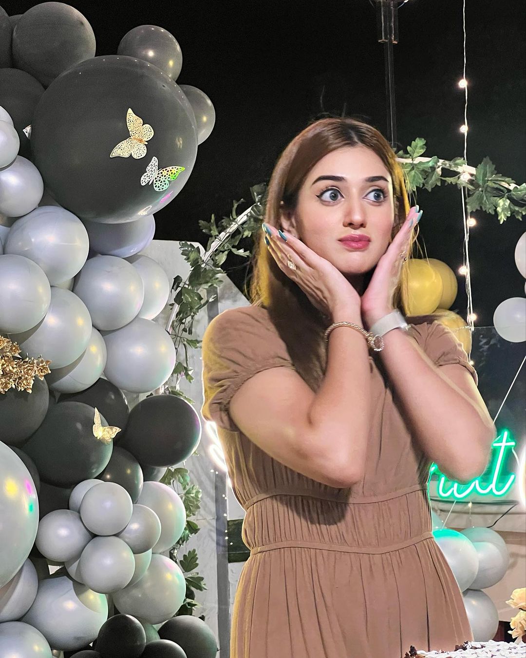 Jannat Mirza Celebrates Birthday In Style | Reviewit.pk