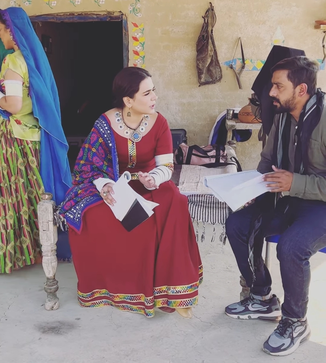 Humaima Malick Shares Jindo's BTS Pictures | Reviewit.pk