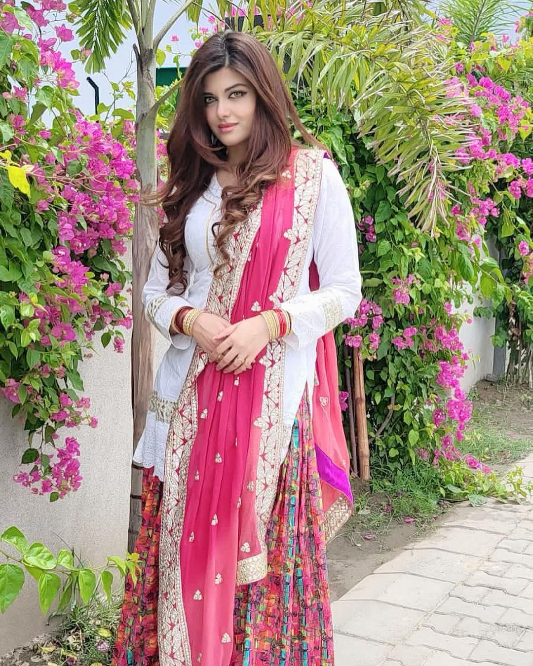 Netizens Advice To Pakistani Aishwarya Rai | Reviewit.pk