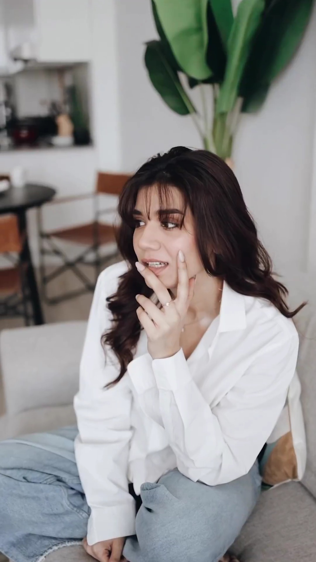 Kiran Ashfaque Hussein Stuns In Latest Clicks | Reviewit.pk