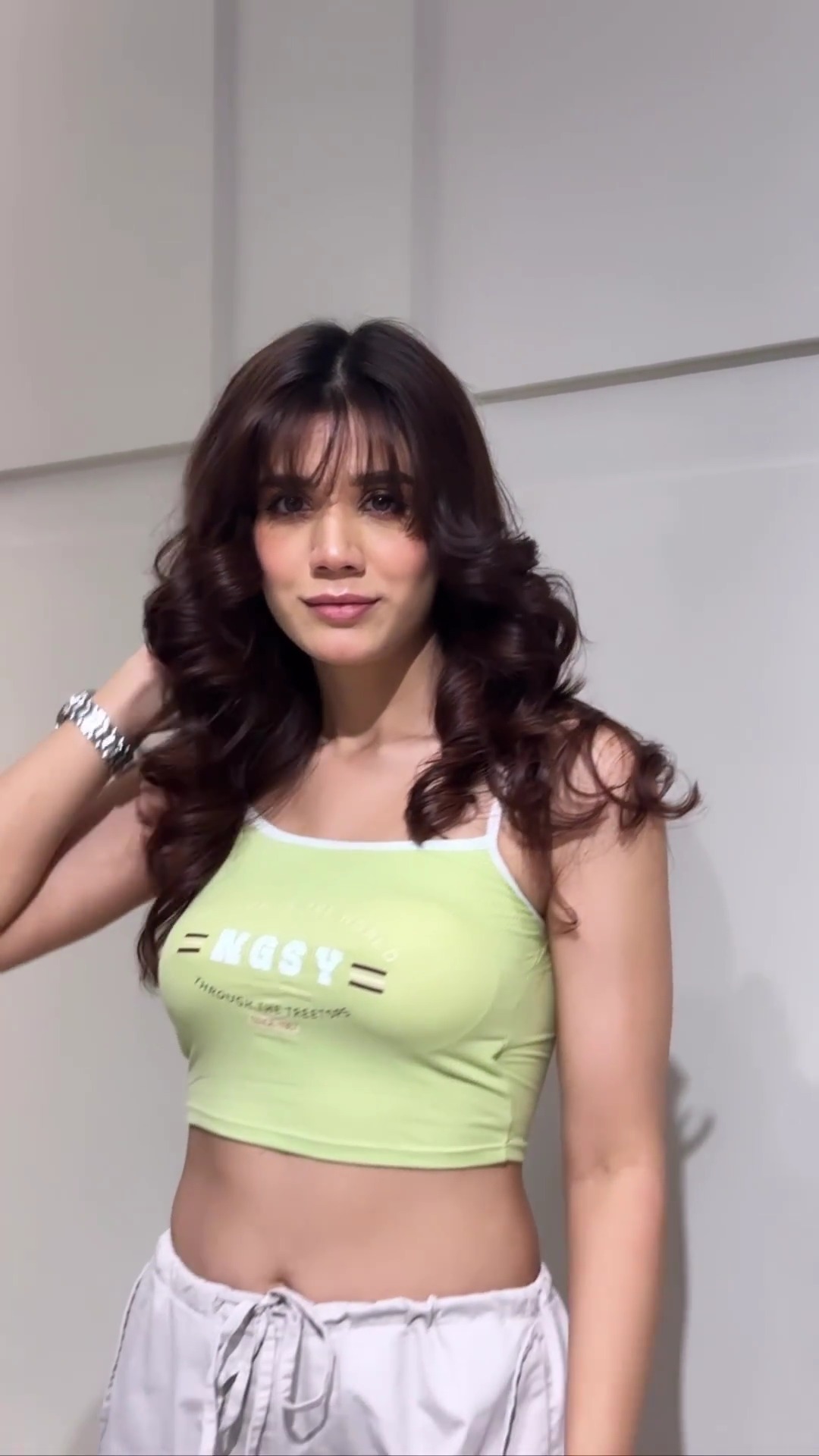 Kiran Ashfaque Hussein Stuns In Latest Clicks | Reviewit.pk