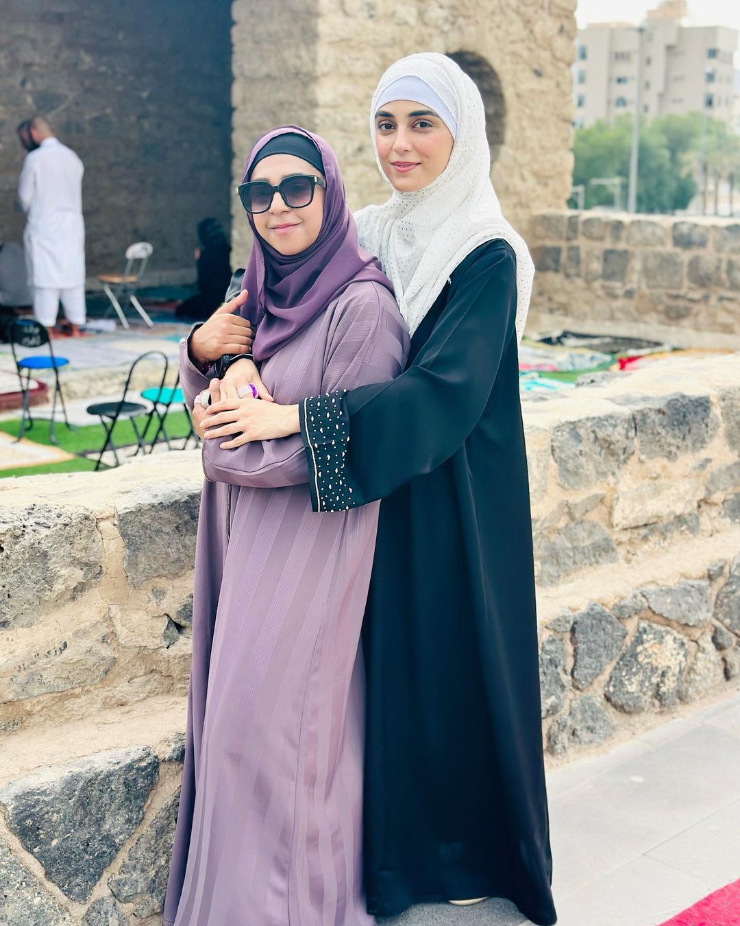 Maya Ali's Beautiful Family Pictures From Madinah | Reviewit.pk