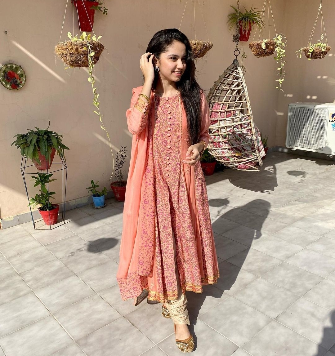 Aina Asif: Behind the Scenes of 'Mayi Ri'