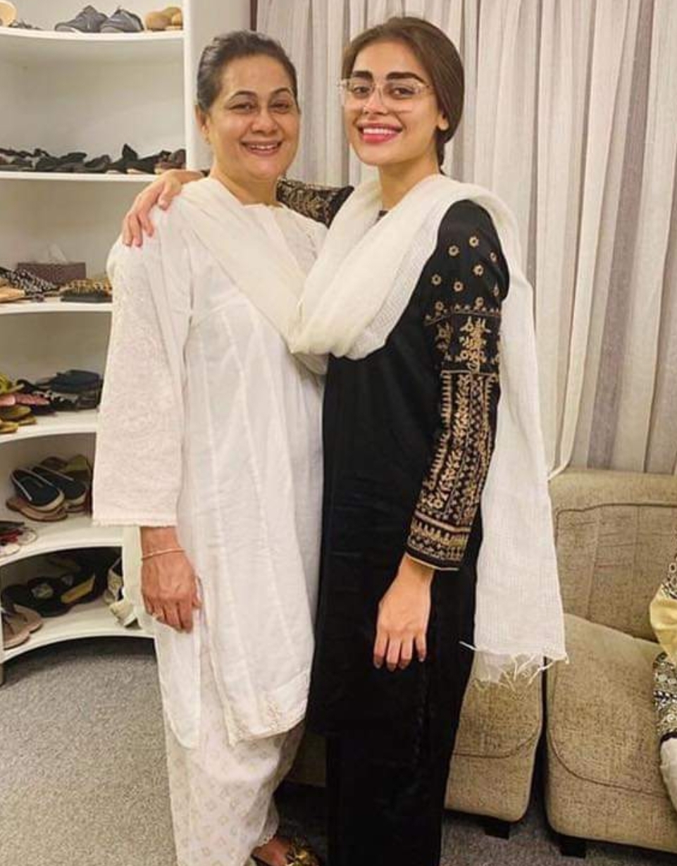 Nida Mumtaz Entry into Showbiz & Failing in Films | Reviewit.pk