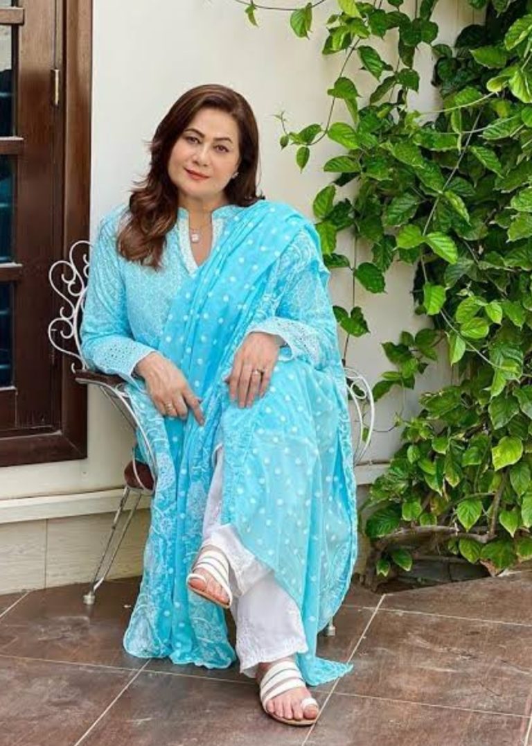 Nida Mumtaz Entry into Showbiz & Failing in Films | Reviewit.pk