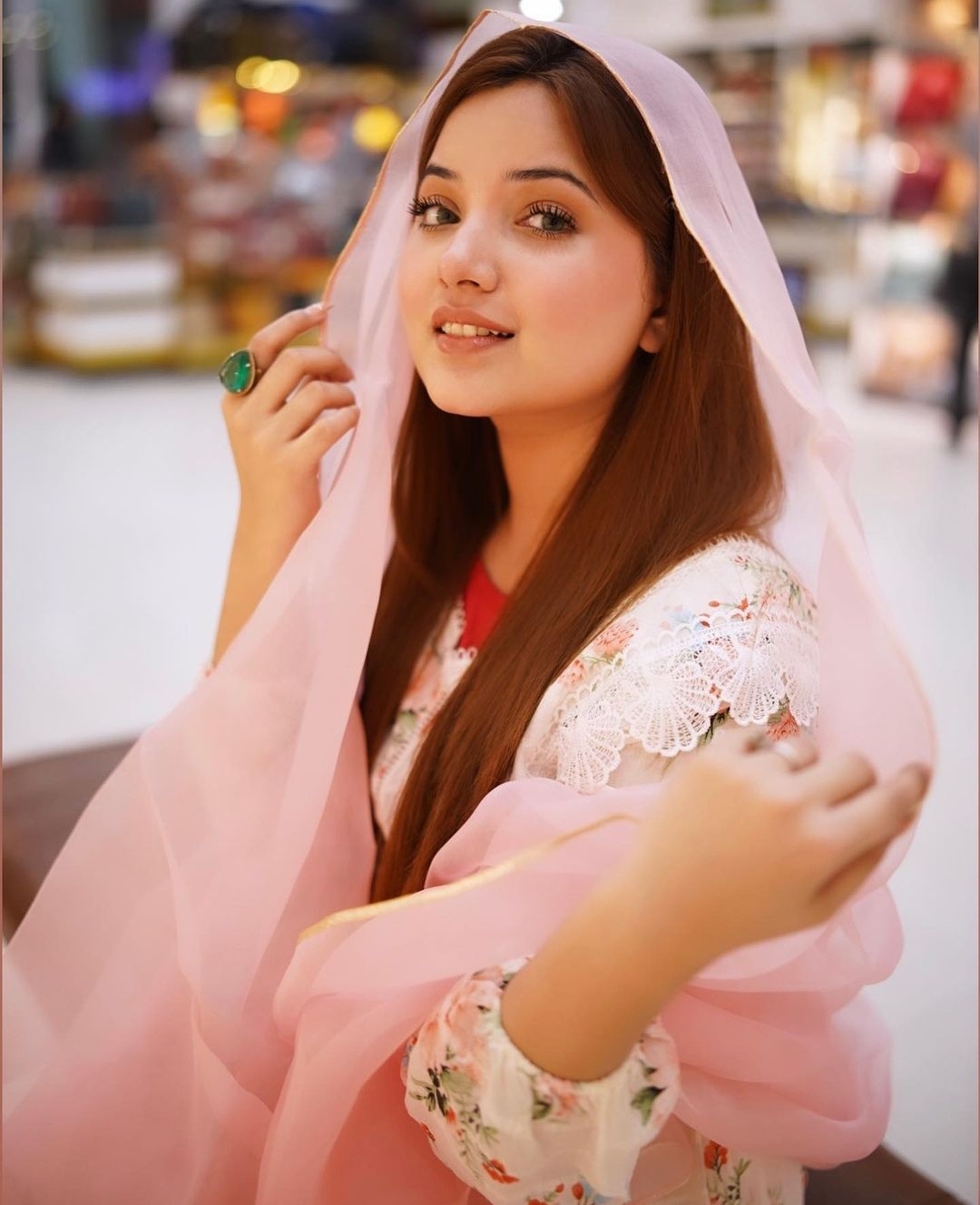 Fans Angry At Rabeeca Khan's Way of Reciting Naat | Reviewit.pk