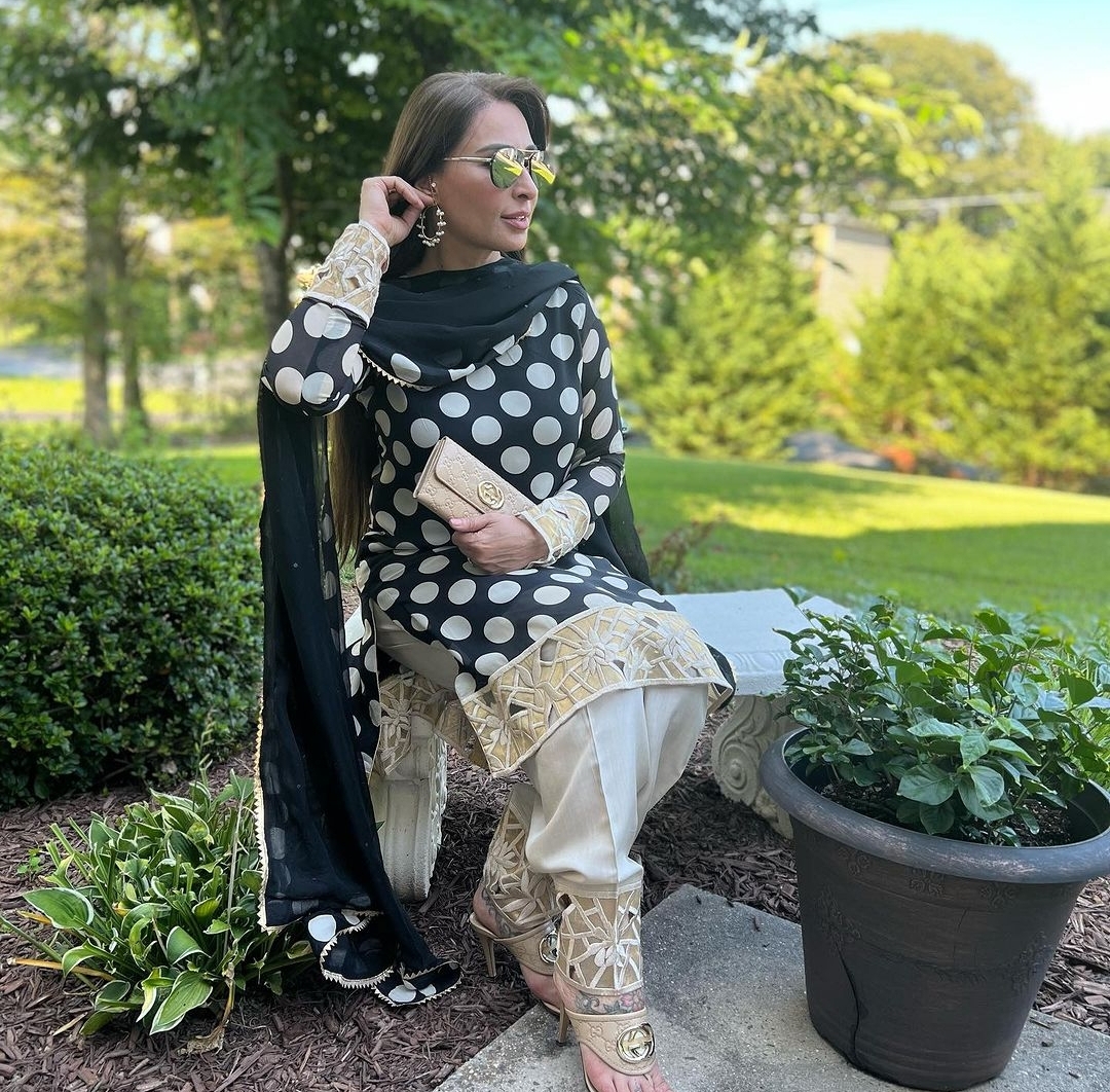 Reema Khan Gorgeous New Pictures From USA | Reviewit.pk