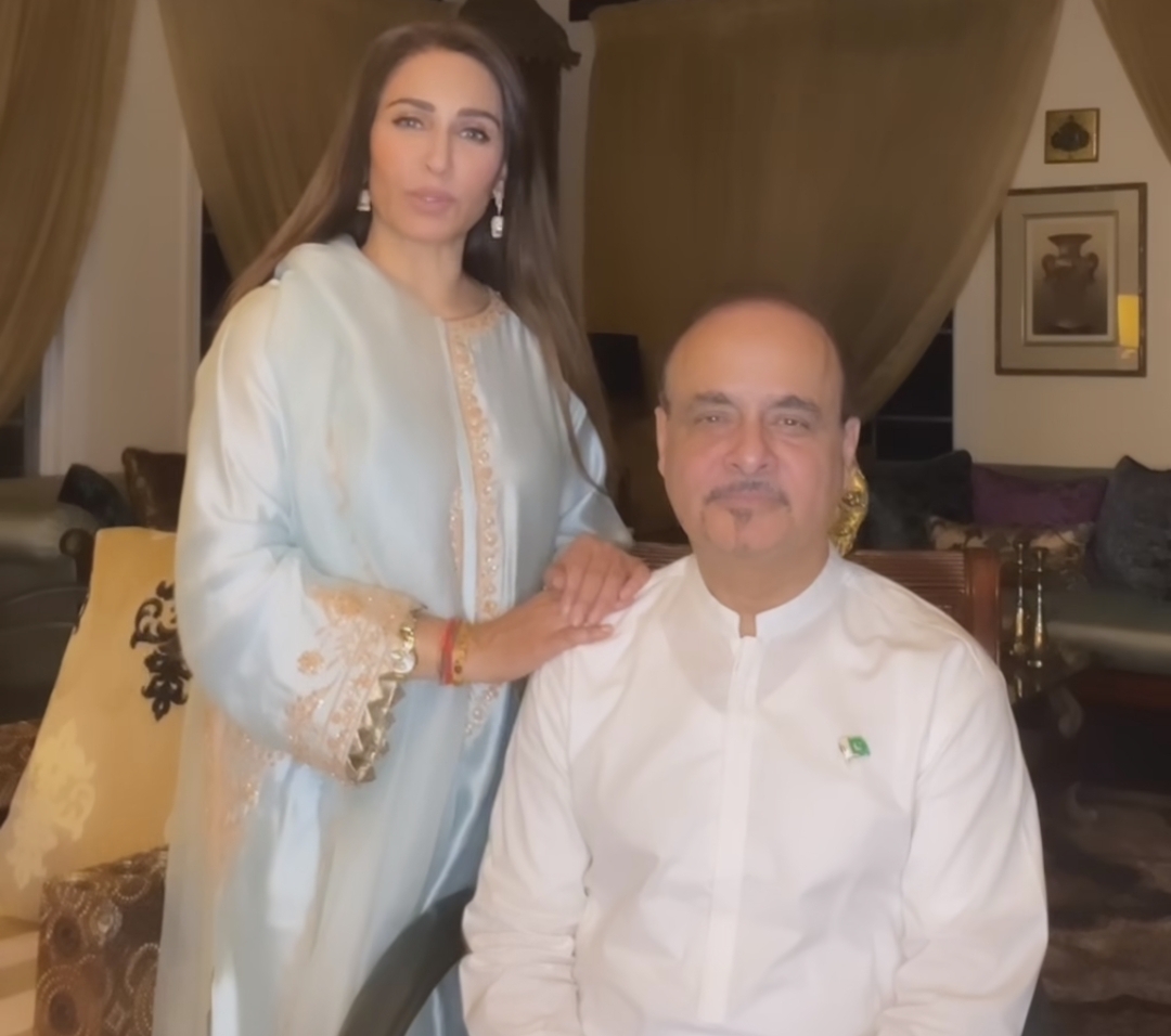 Reema Khan Gorgeous New Pictures From USA | Reviewit.pk