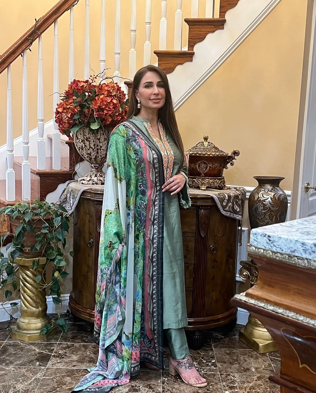 Reema Khan Gorgeous New Pictures From USA | Reviewit.pk