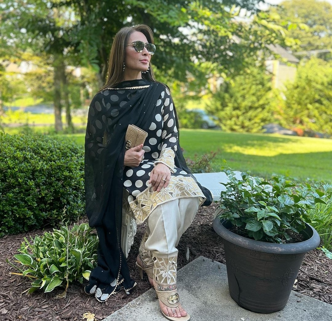 Reema Khan Gorgeous New Pictures From USA | Reviewit.pk