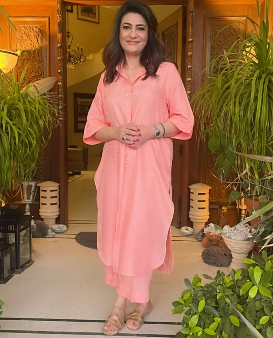 Fans Stunned To See Saba Hamid's Youthful Transformation | Reviewit.pk