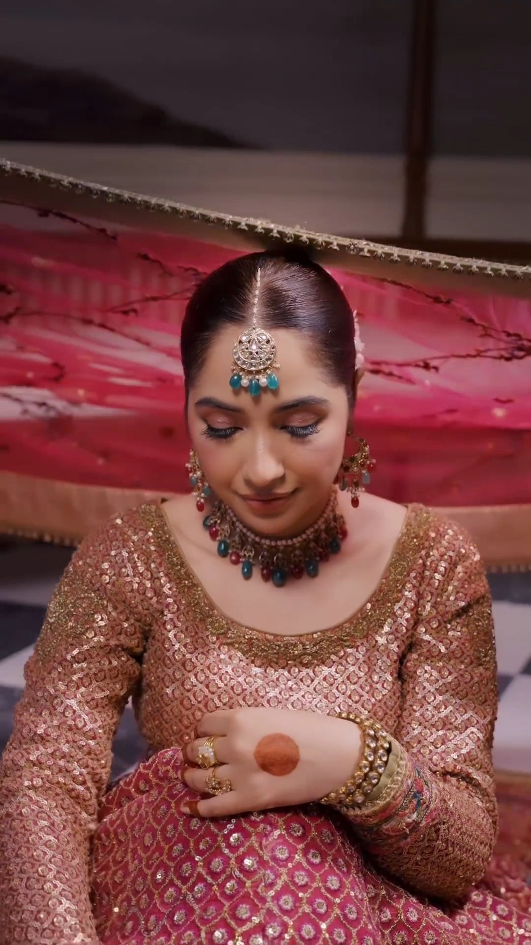 Sabeena Farooq Looks Ethereal In Bridal Shoot | Reviewit.pk