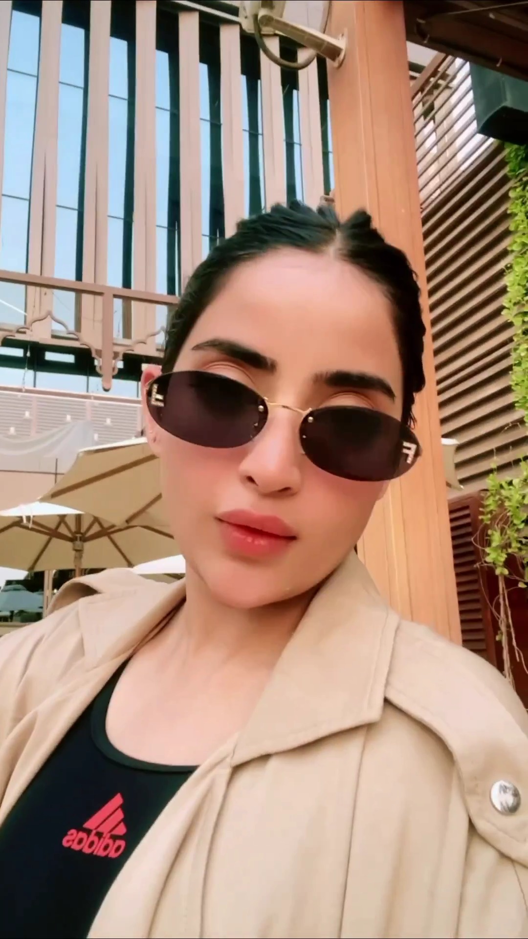 Saboor Aly Chilling In Dubai | Reviewit.pk