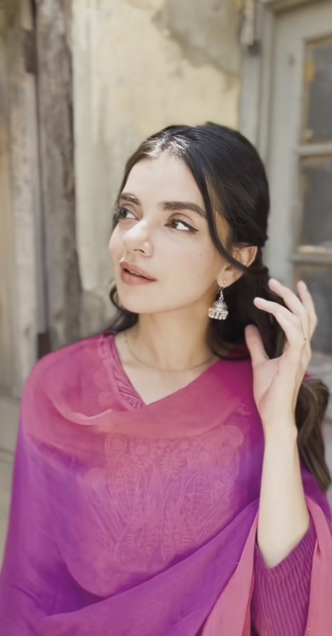 Srha Asghar New Adorable Family Pictures | Reviewit.pk