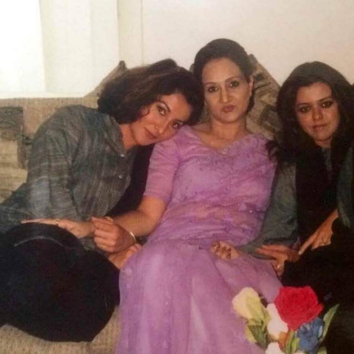 Mayi Ri Cast In Real Life | Reviewit.pk