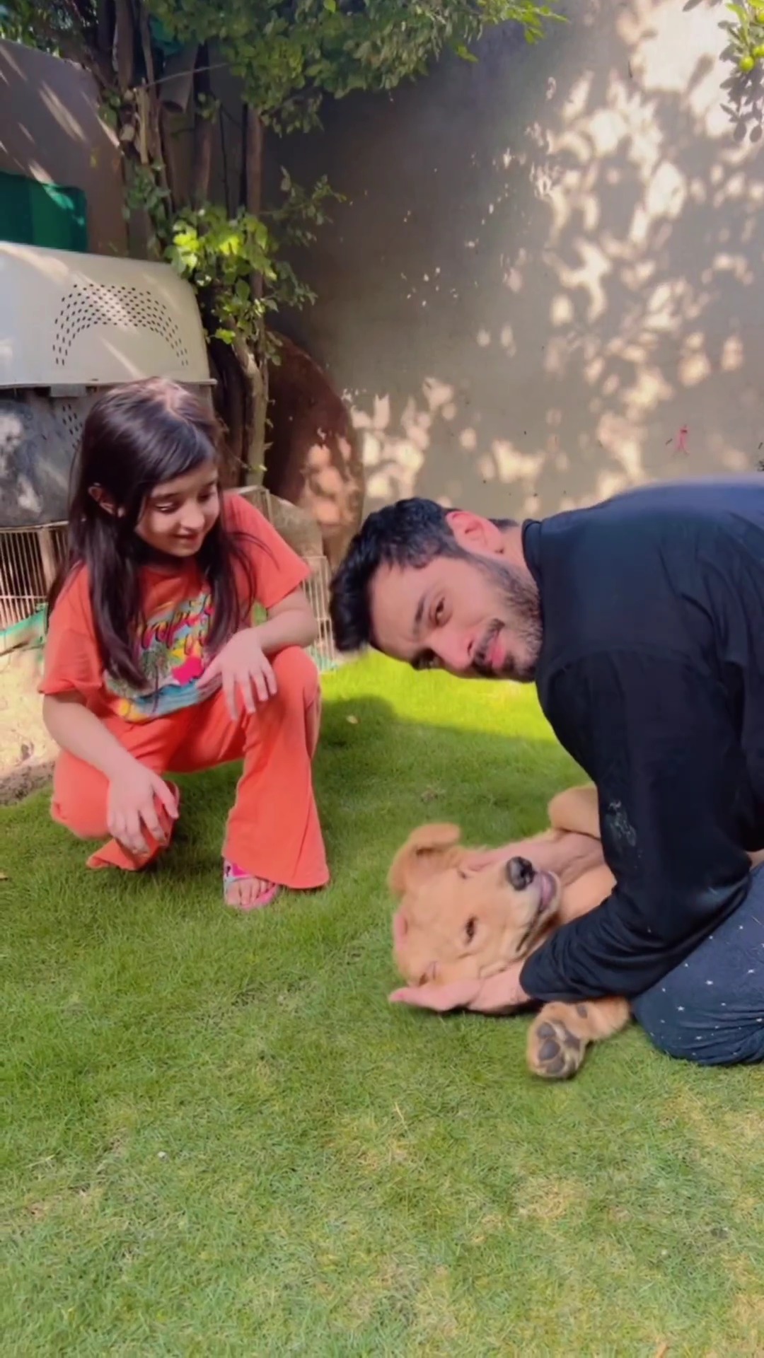 Wahaj Ali's Heart Melting Moments With Puppies | Reviewit.pk