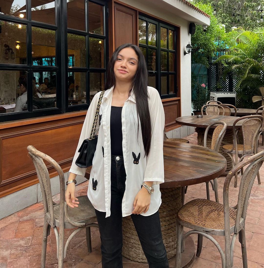Enchanting New Pictures Of Cute Aina Asif | Reviewit.pk