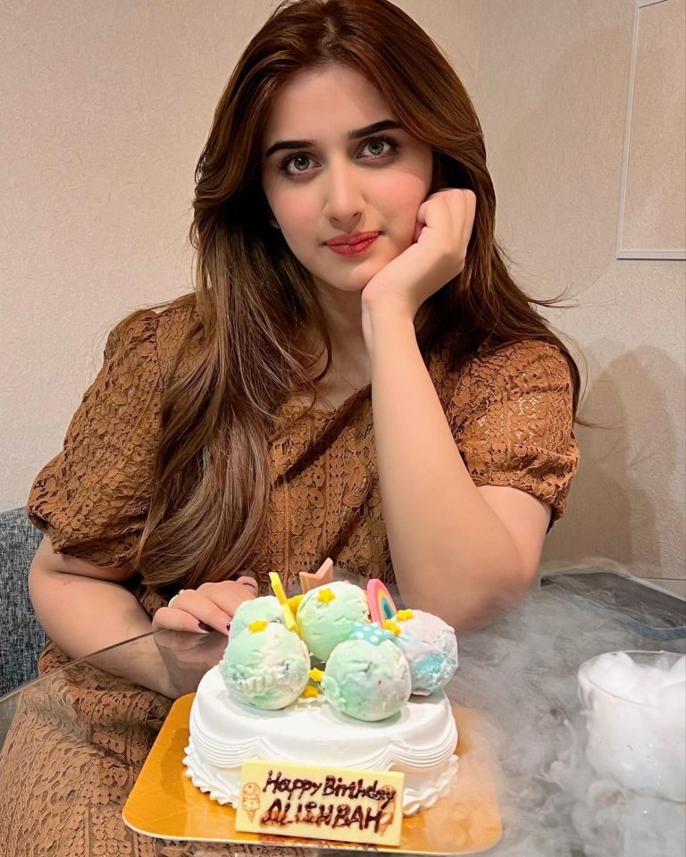 Pictures from Alishba Anjum's Birthday & Travelling | Reviewit.pk