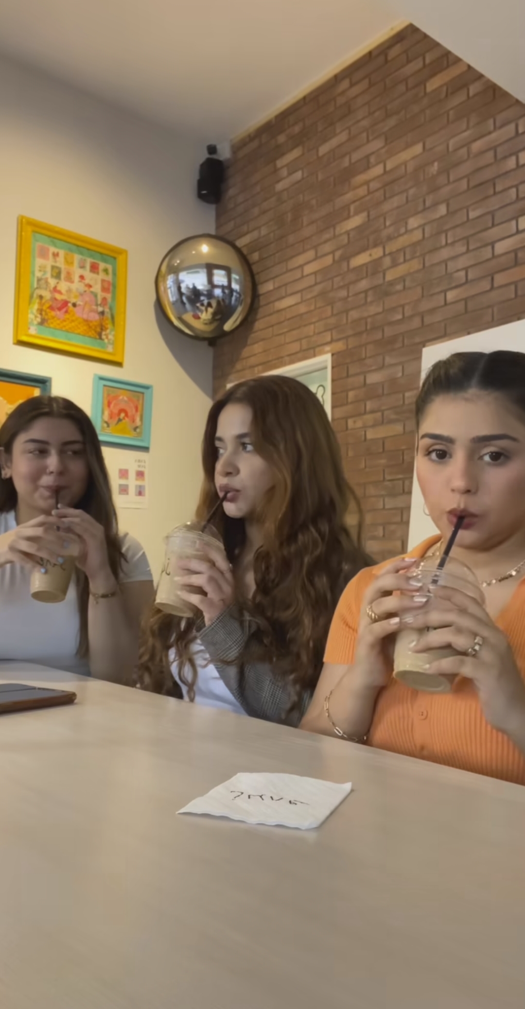 Adorable New Pictures of Gorgeous Anumta Qureshi | Reviewit.pk