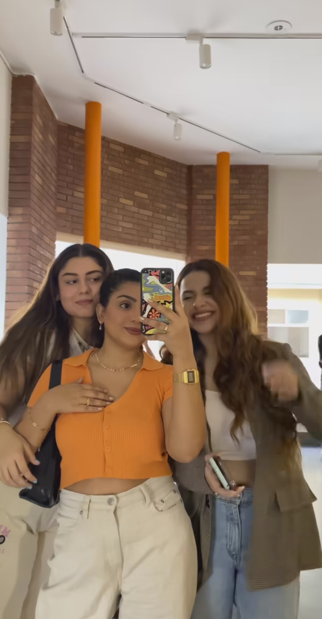 Adorable New Pictures of Gorgeous Anumta Qureshi | Reviewit.pk