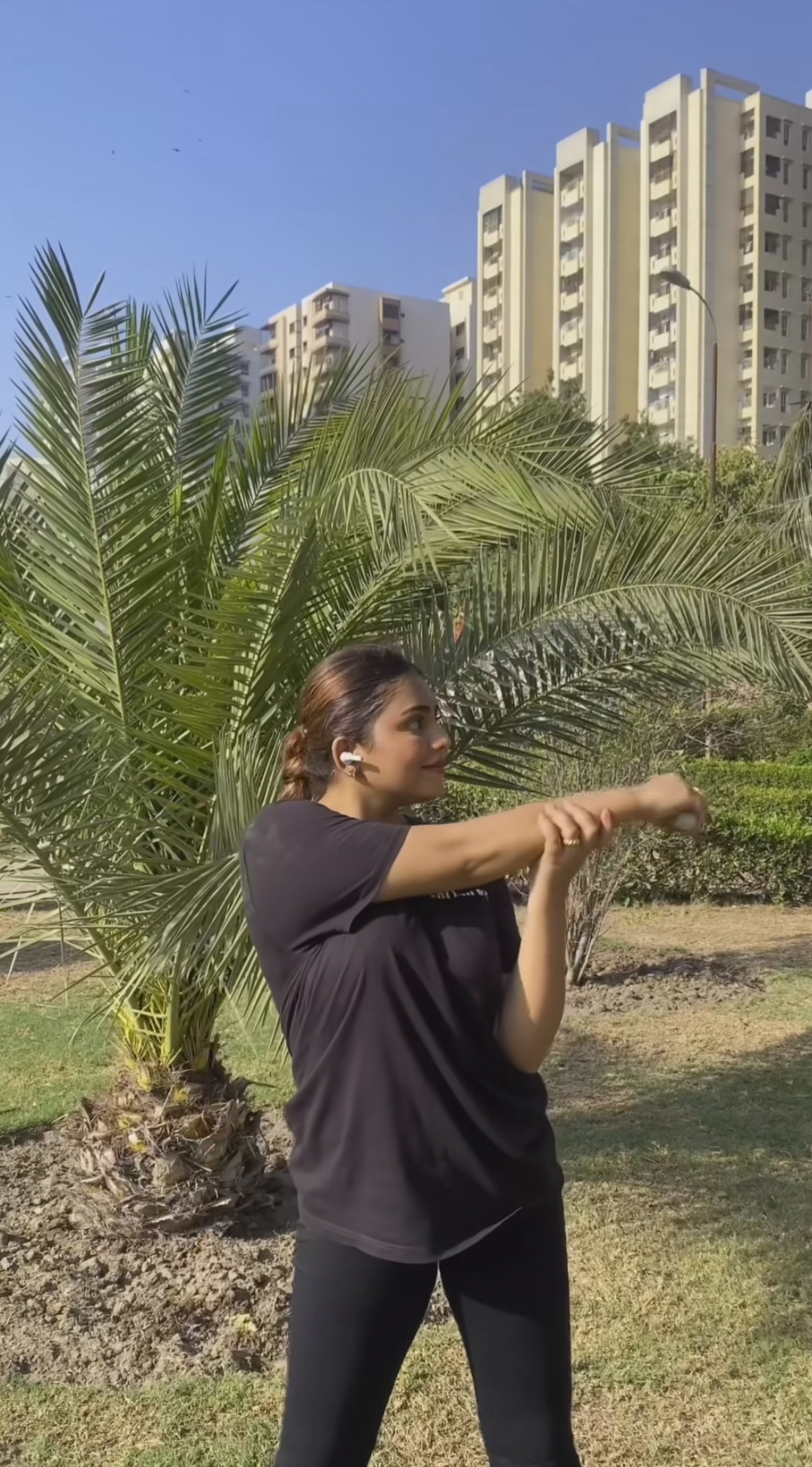 Adorable New Pictures of Gorgeous Anumta Qureshi | Reviewit.pk