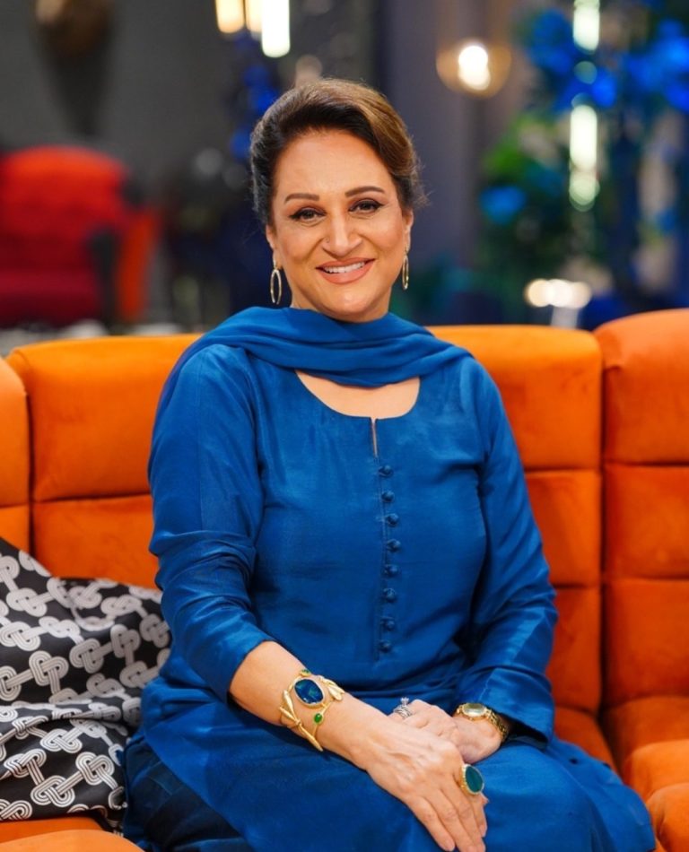 Bushra Ansari New Family Pictures From Canada & USA | Reviewit.pk