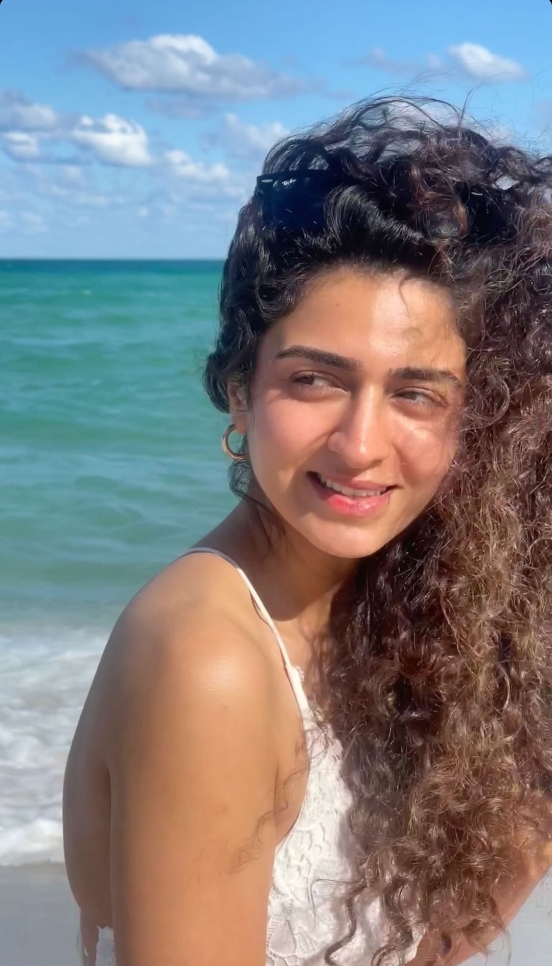 Hajra Yamin's Captivating Pictures From USA Vacation | Reviewit.pk