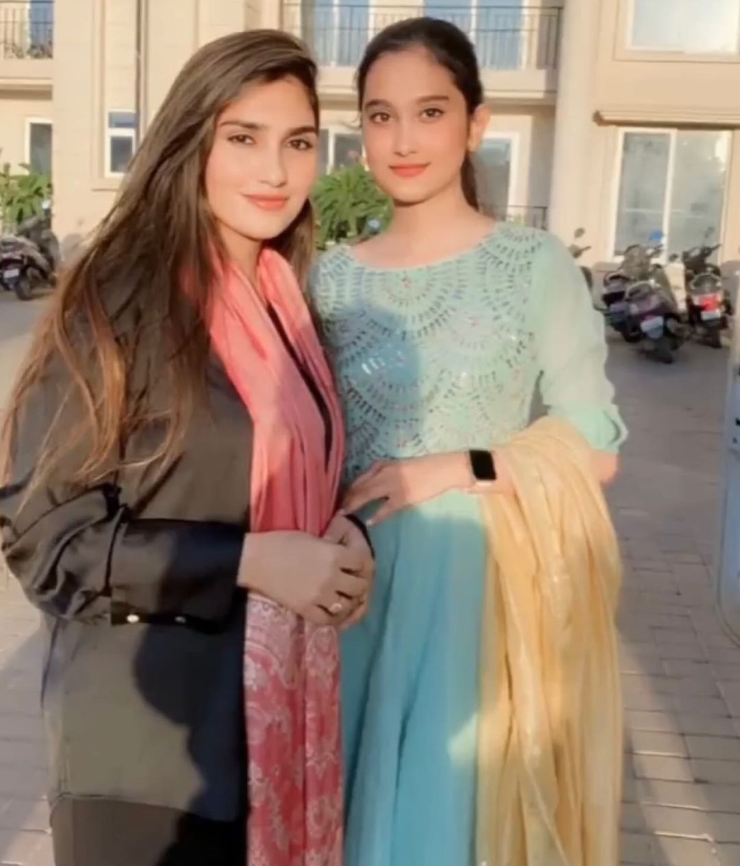 Hassan Ali Wife Shares Stunning Family Clicks From India | Reviewit.pk