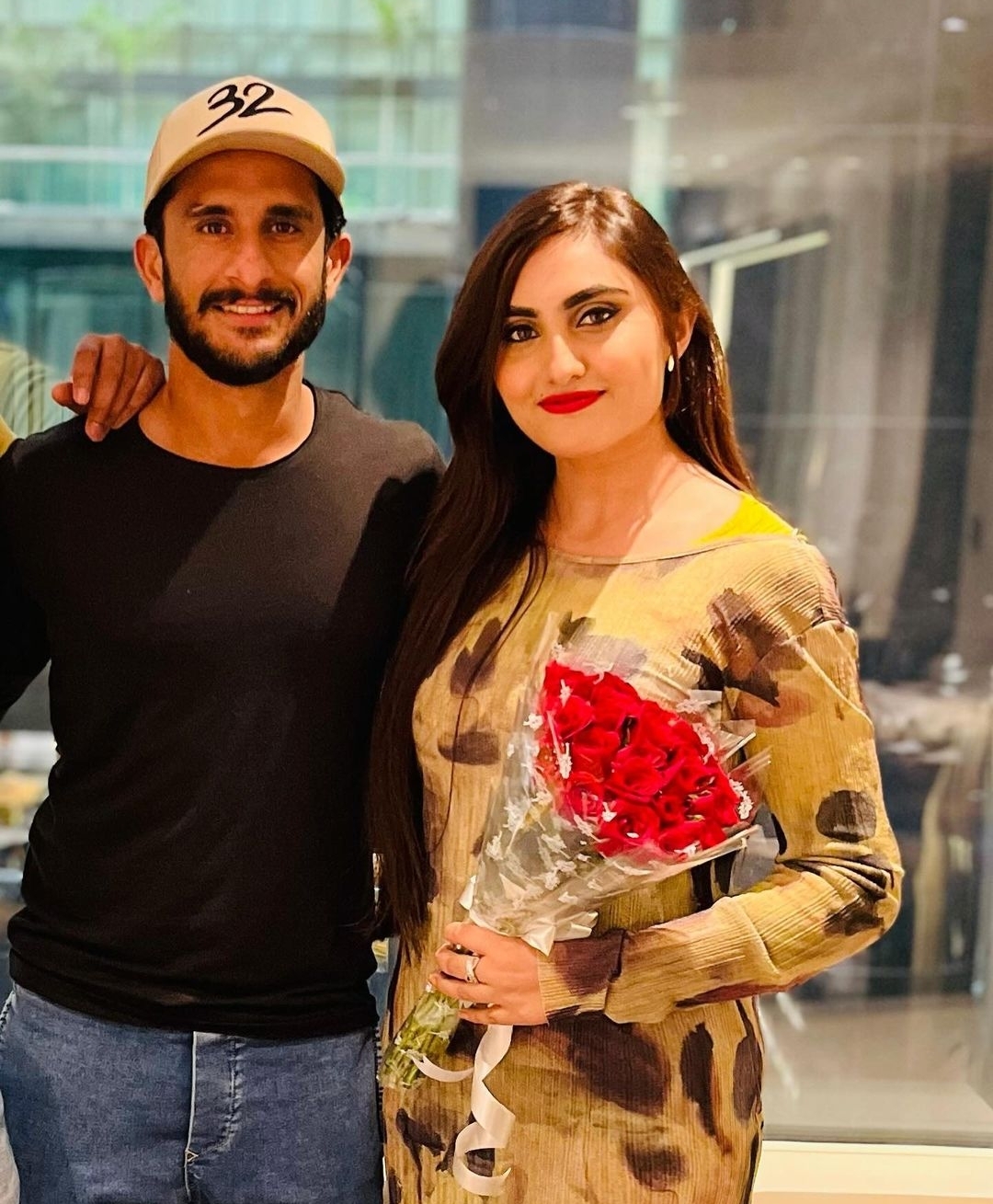 Hassan Ali New Family Pictures With In-laws From India | Reviewit.pk