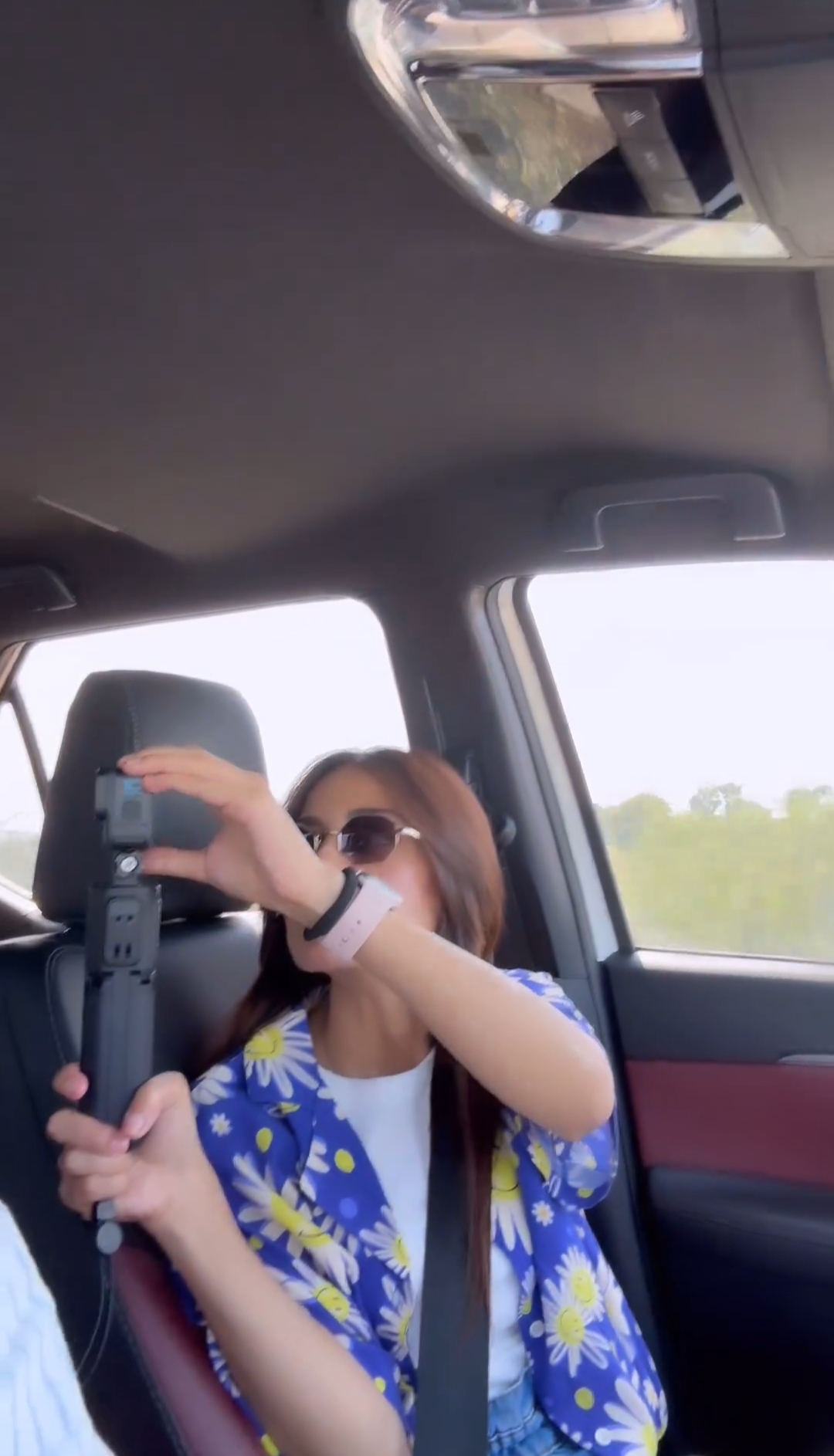 Iqra Aziz Adorable Family Clicks | Reviewit.pk