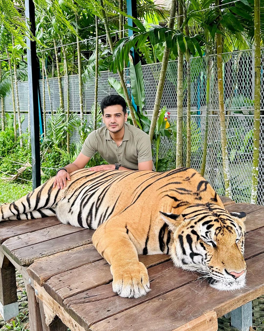 Kanwal & Zulqarnain Share New Stunning Pictures From Thailand | Reviewit.pk