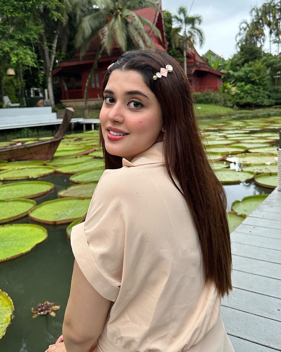 Kanwal & Zulqarnain Share New Stunning Pictures From Thailand | Reviewit.pk