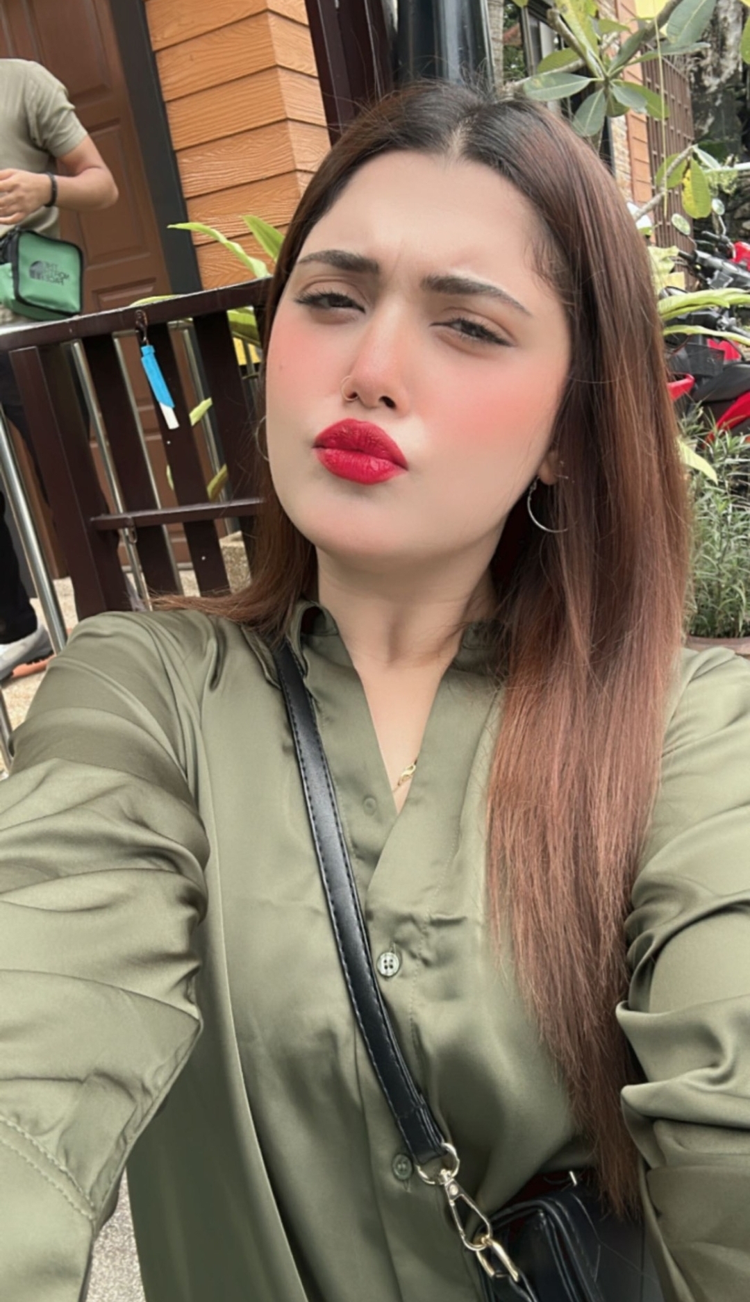 Kanwal & Zulqarnain Share New Stunning Pictures From Thailand | Reviewit.pk