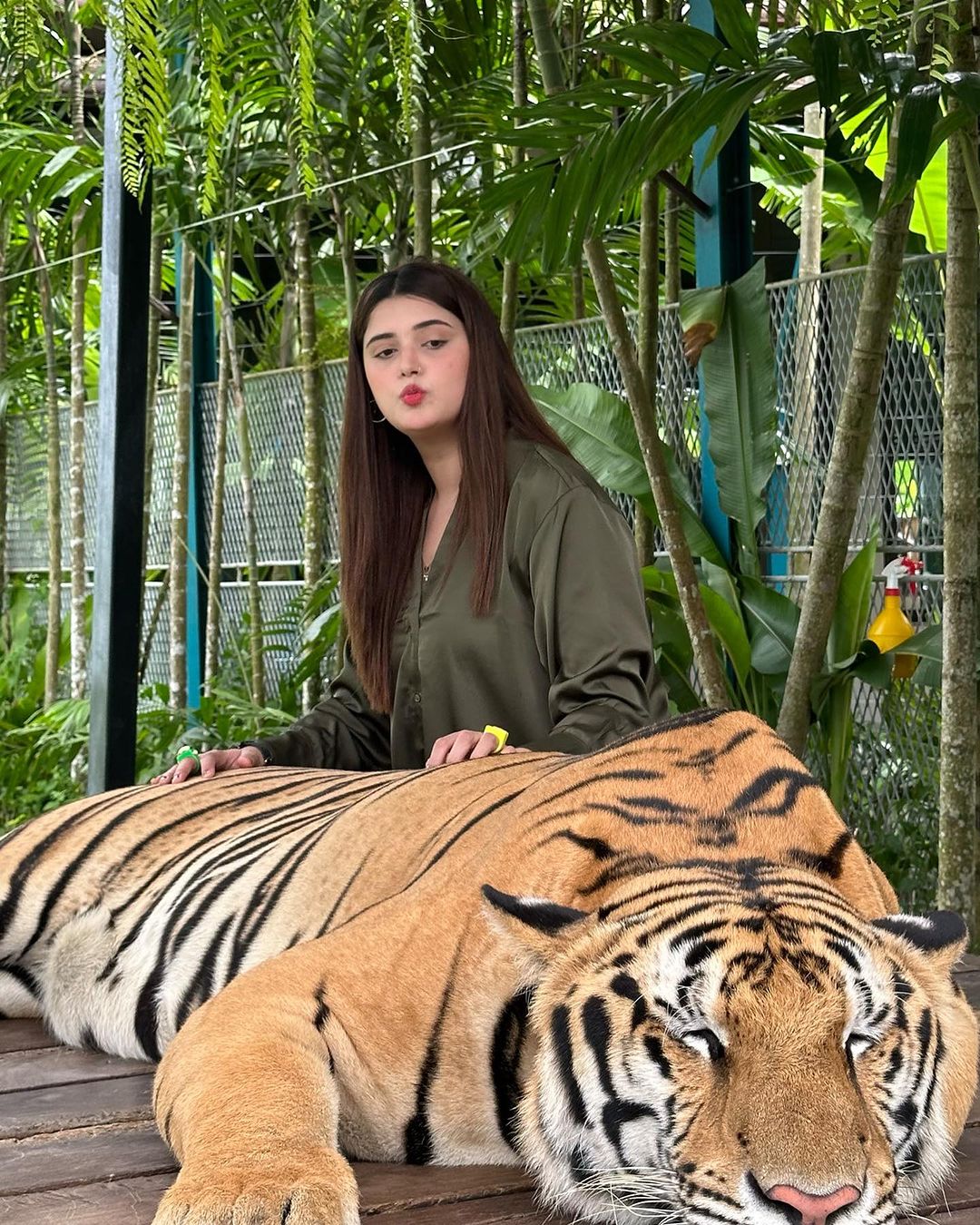 Kanwal & Zulqarnain Share New Stunning Pictures From Thailand | Reviewit.pk