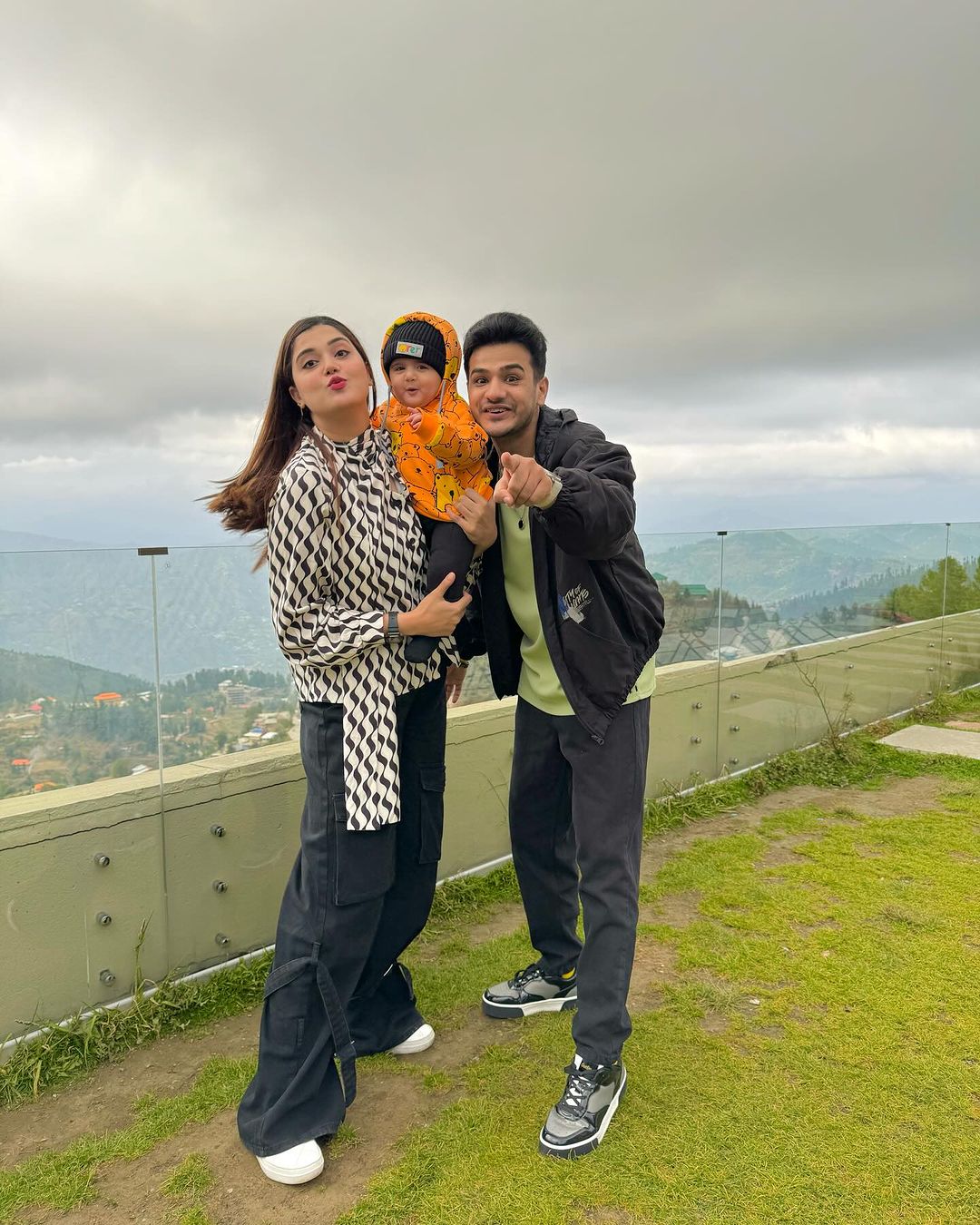 Kanwal & Zulqarnain's Day Out At Malam Jabba Ski Resort | Reviewit.pk